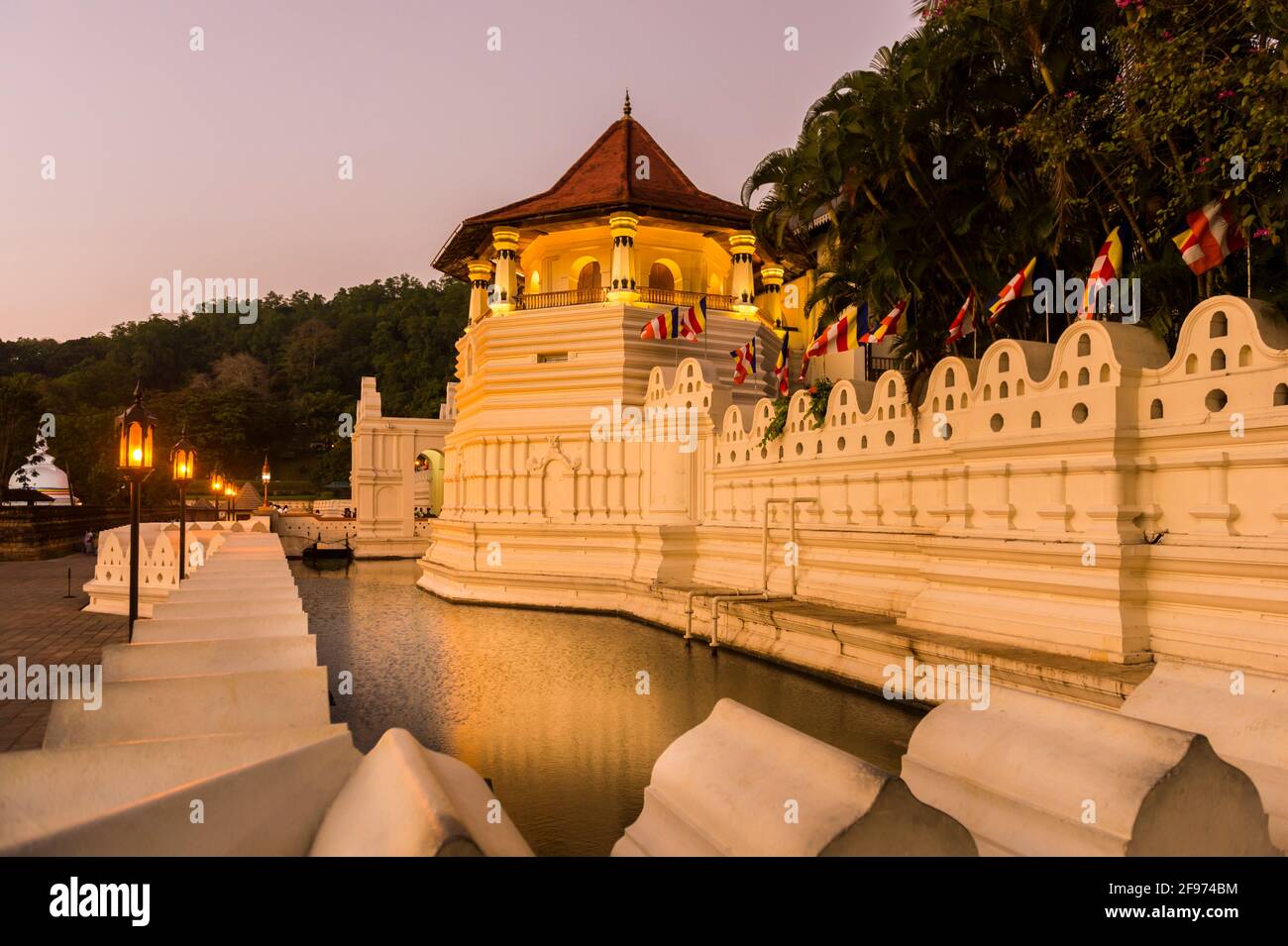 Dalada maligawa hi-res stock photography and images - Alamy