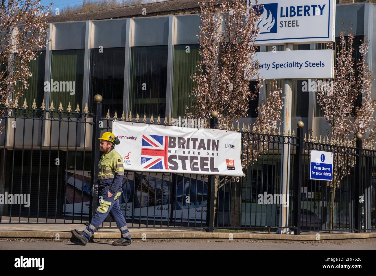 Steel production in a sheffield steel works hi-res stock photography ...