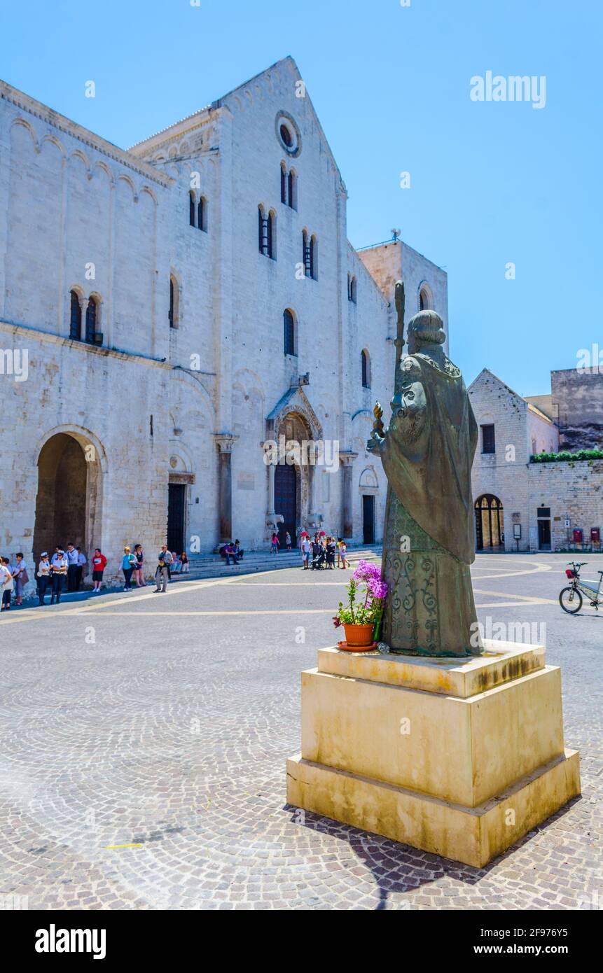 Statue of Saint Nicola in front of the cathedral of San Sabino in Bari ...