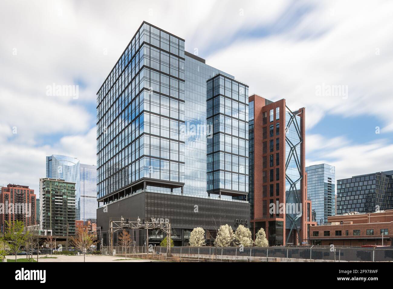 Chicago west loop office tower hi-res stock photography and images - Alamy