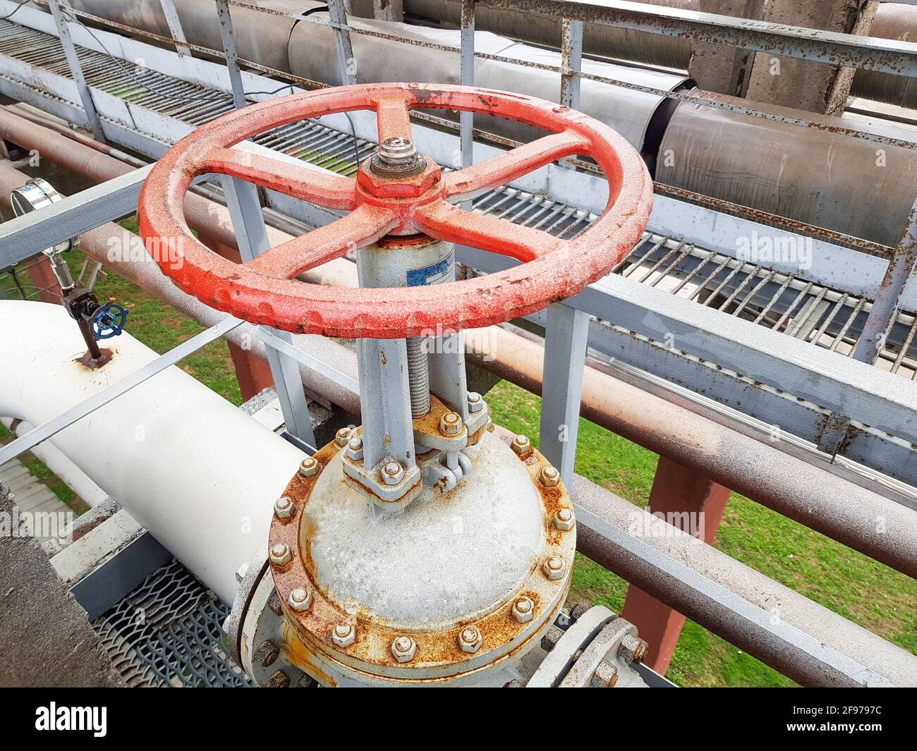 Regulator valve hi-res stock photography and images - Alamy