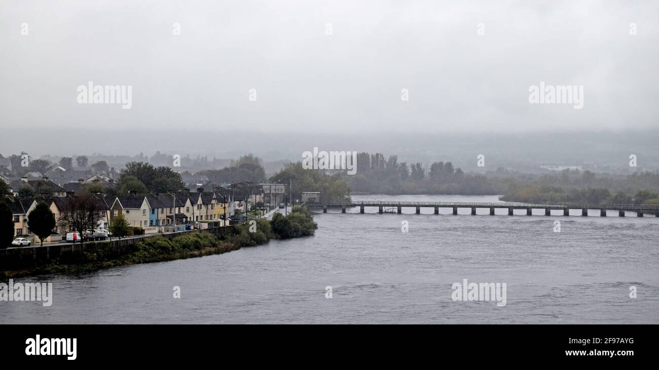 Bridge over the river shannon in Limerick, Ireland Stock Photo - Alamy