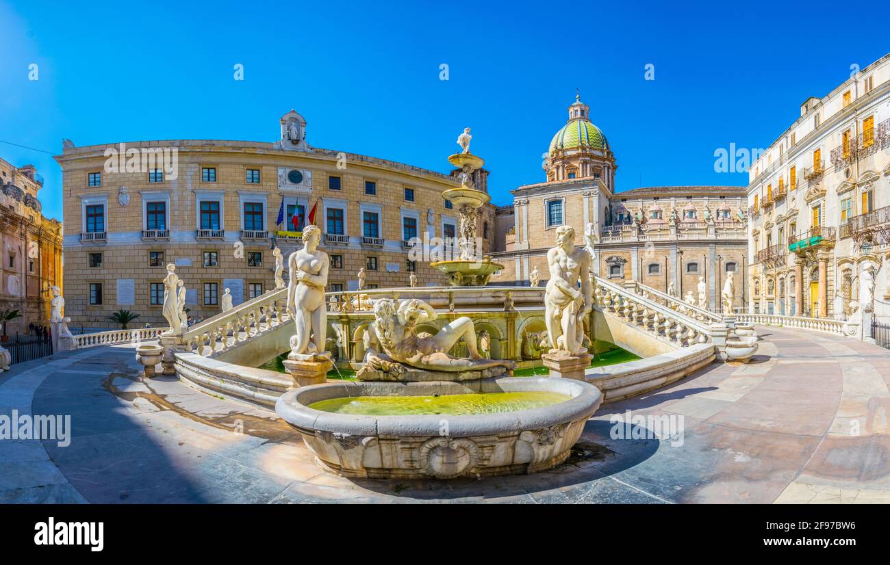 The pretoria fountain in Palermo, Sicily, Italy Stock Photo - Alamy