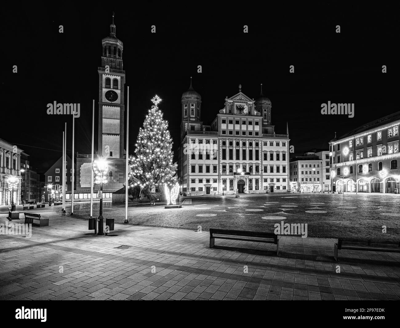 Tree on city square Black and White Stock Photos & Images - Alamy