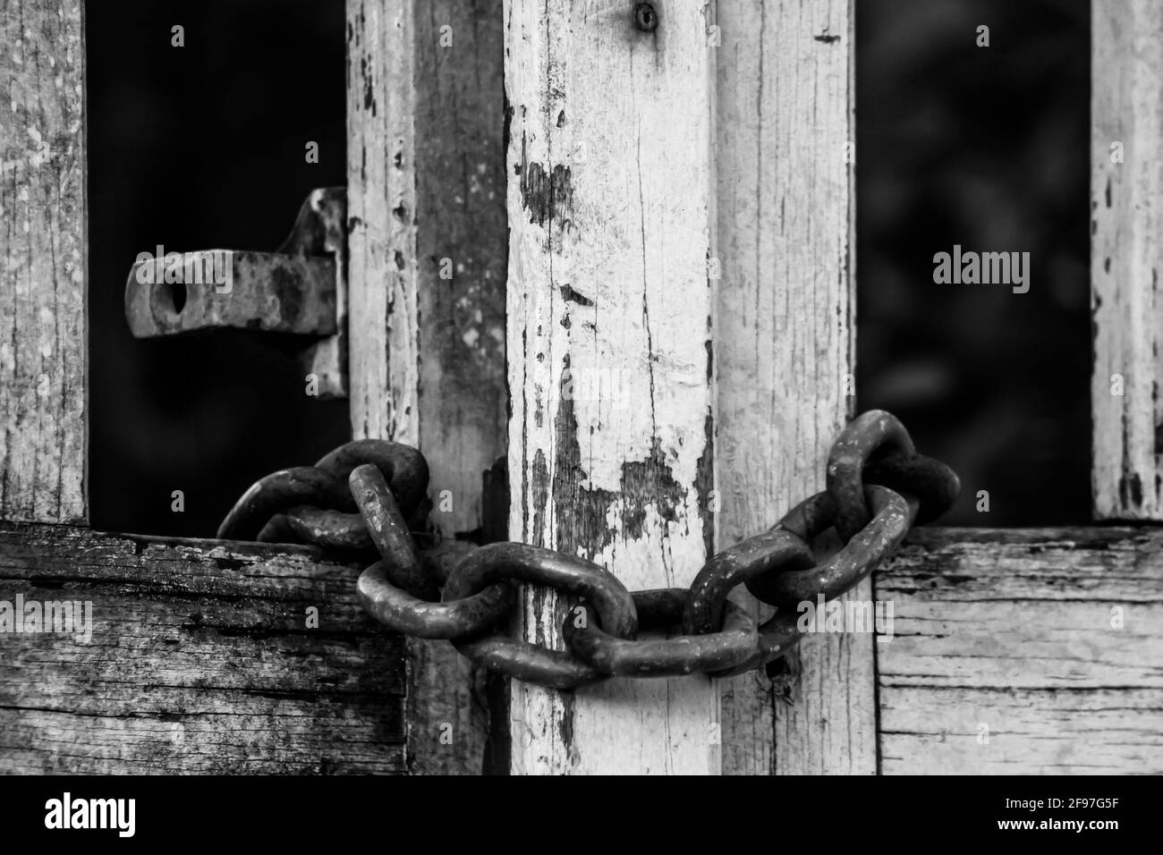White fence wooden gate hi-res stock photography and images - Alamy
