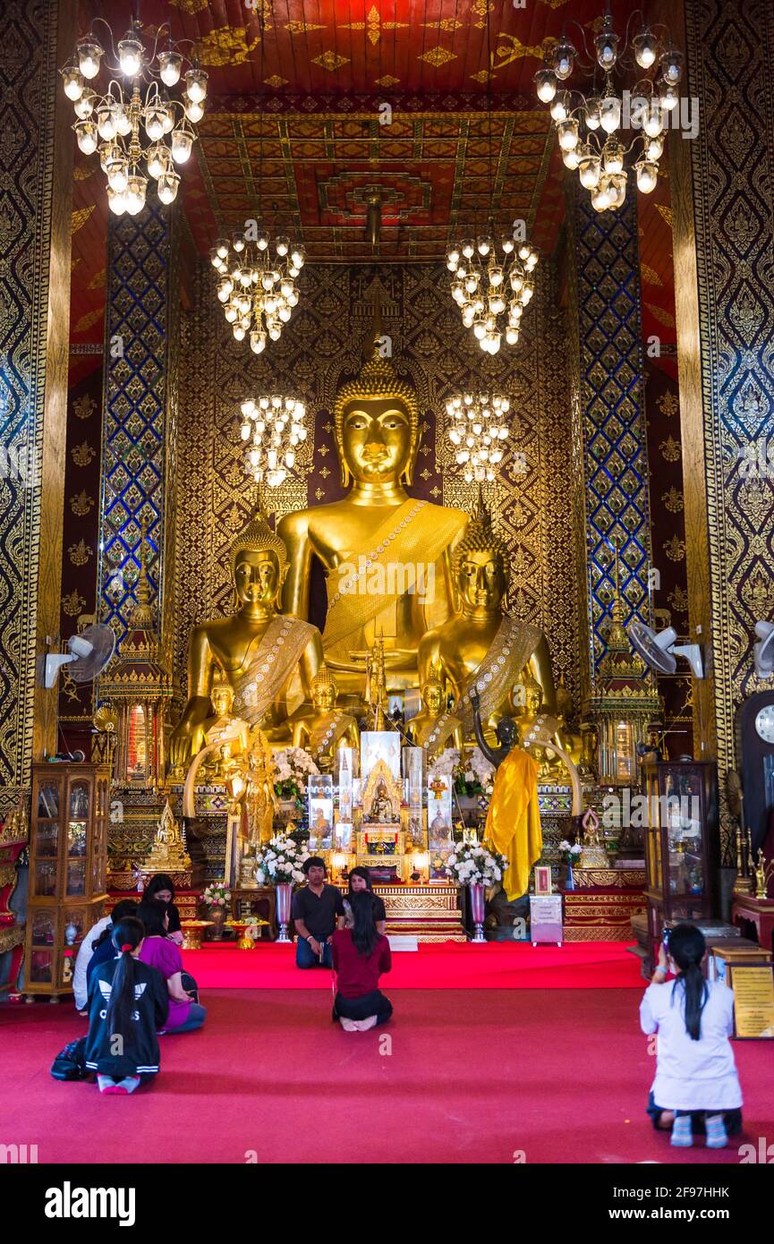 Thailand, Lamphun, Wat Haripunchai temple, believers Stock Photo - Alamy