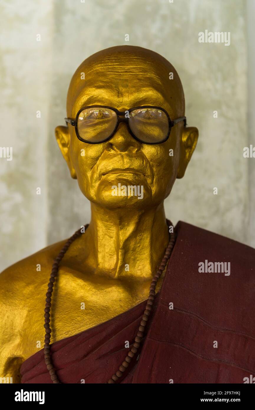 Golden buddhist monk statue hi-res stock photography and images - Alamy