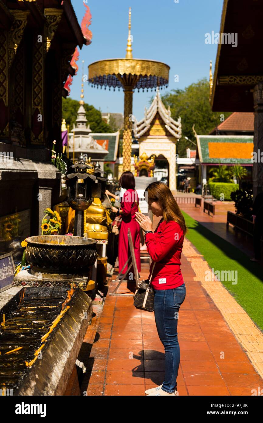 Thailand, Lamphun, Wat Haripunchai temple, believers Stock Photo - Alamy