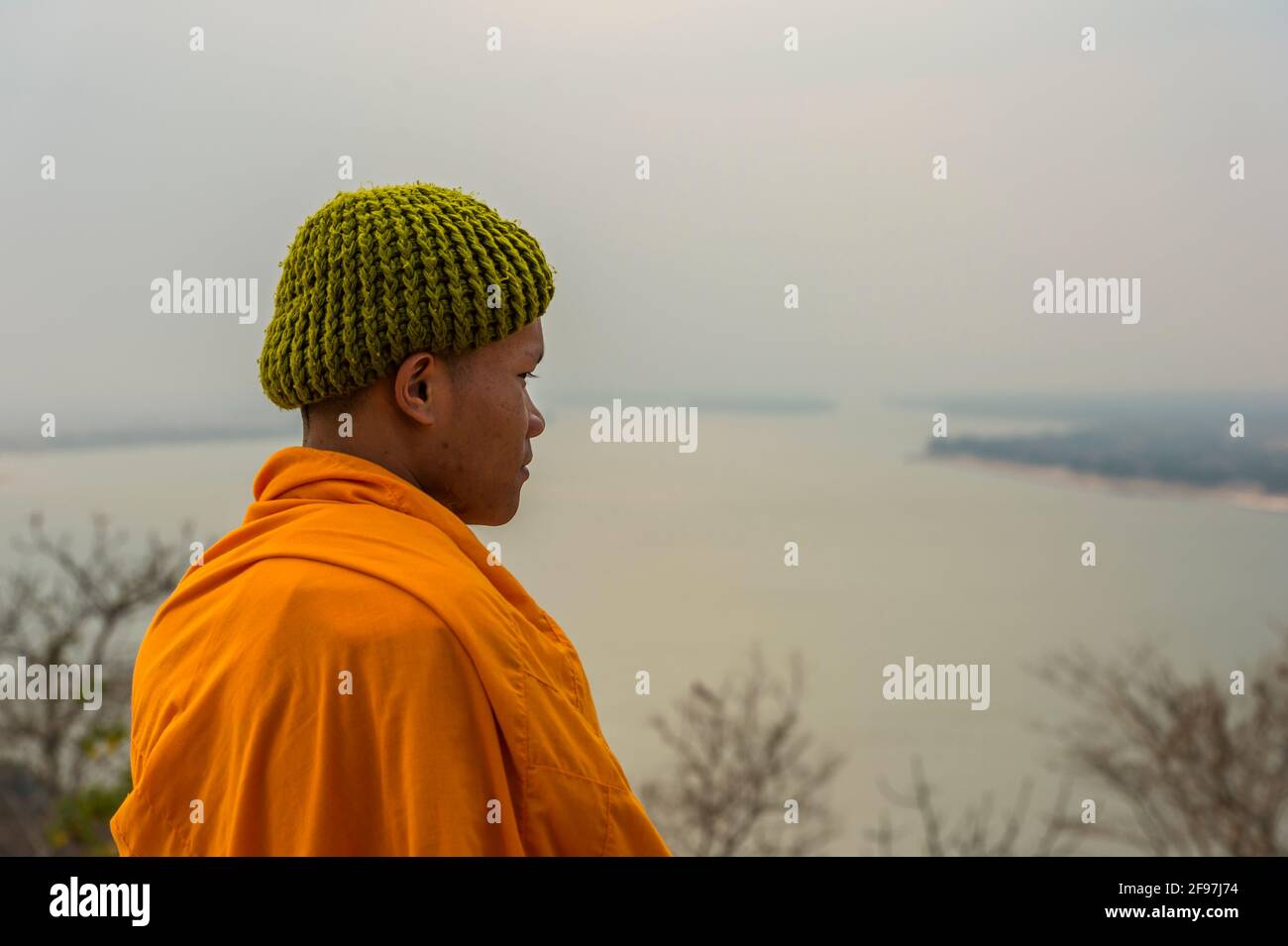Laos, Pakse, the temple Vat Phou Salao, monk, cap Stock Photo - Alamy