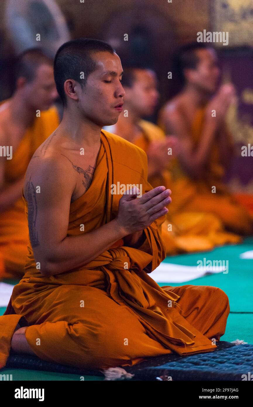 Laos, Luang Prabang, the temple Vat Choumkhong Sourin Tharam, prayer ...