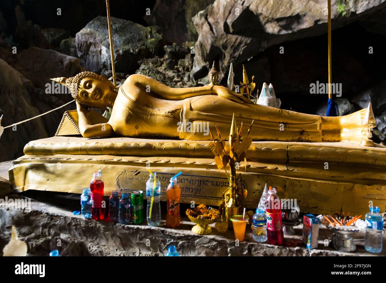 Laos, Vang Vieng, Phou Kham cave, reclining Buddha, golden Stock Photo ...