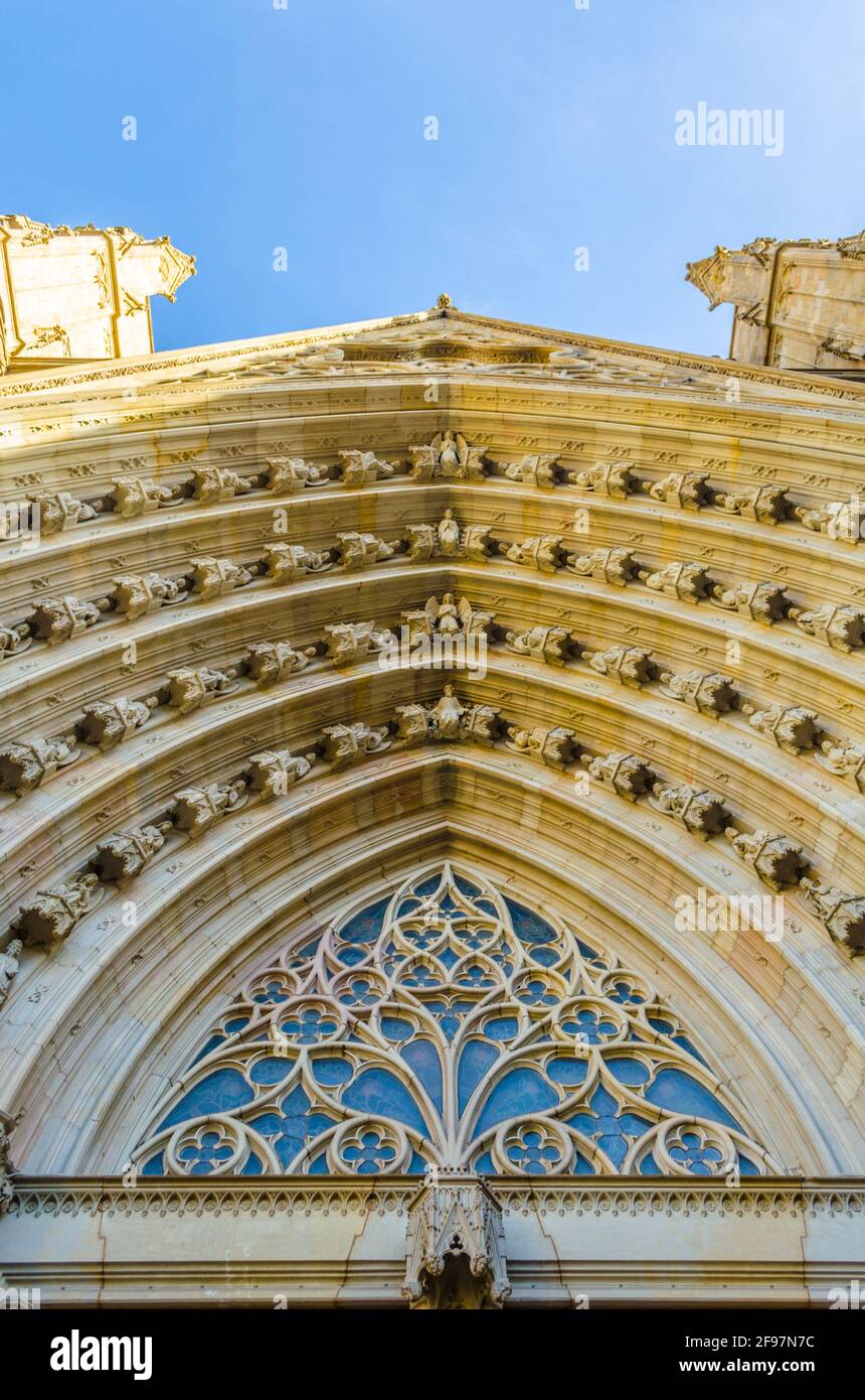 Detail of the main gate to the cathedral of Barcelona Stock Photo - Alamy