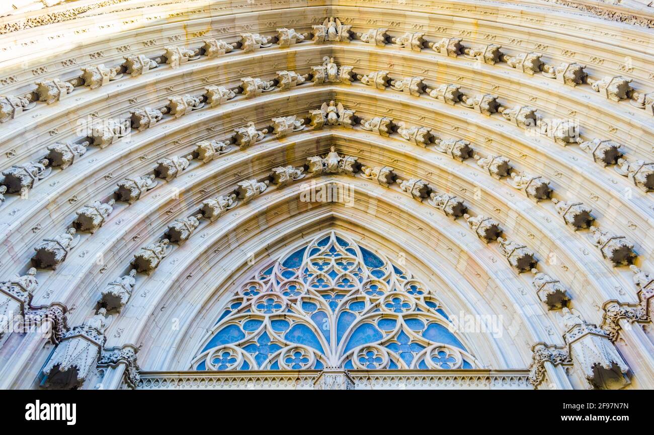 Detail of the main gate to the cathedral of Barcelona Stock Photo - Alamy
