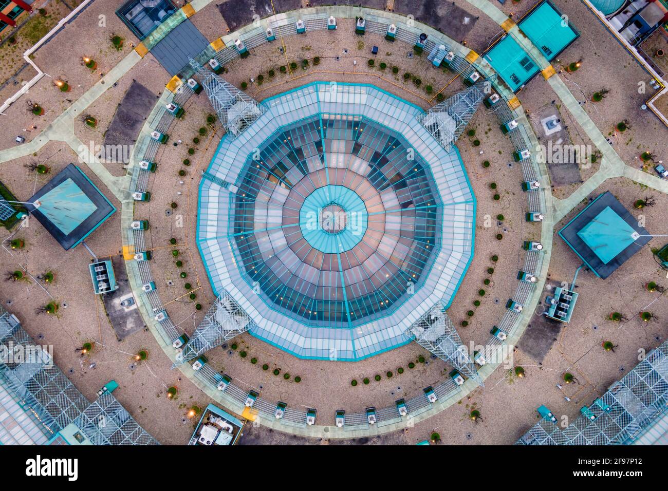 Downtown shopping mall lisboa hi-res stock photography and images - Alamy