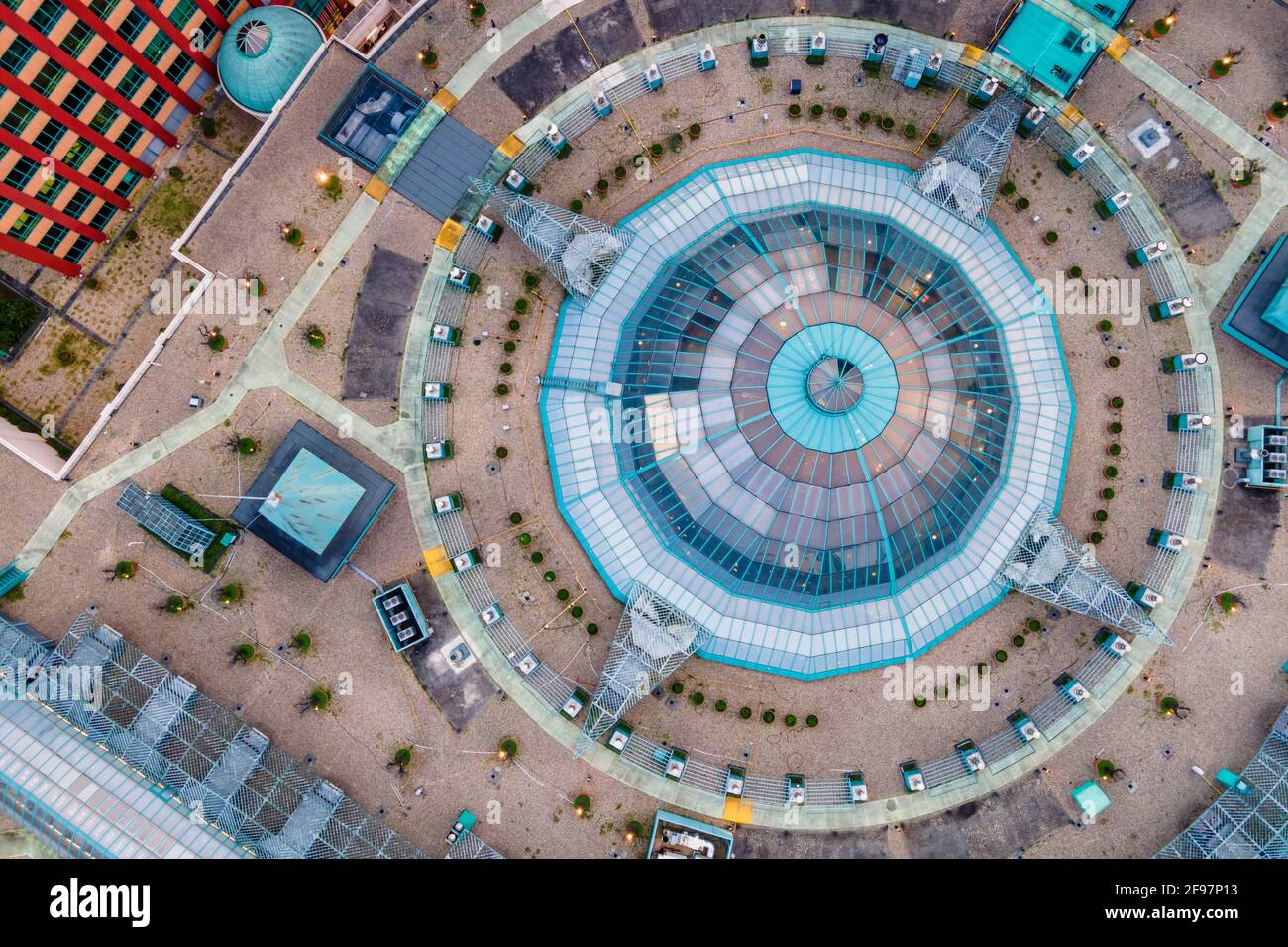 Downtown shopping mall lisboa hi-res stock photography and images - Alamy