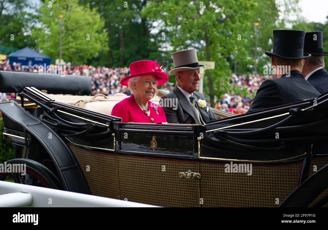Royal family at ascot hi-res stock photography and images - Alamy