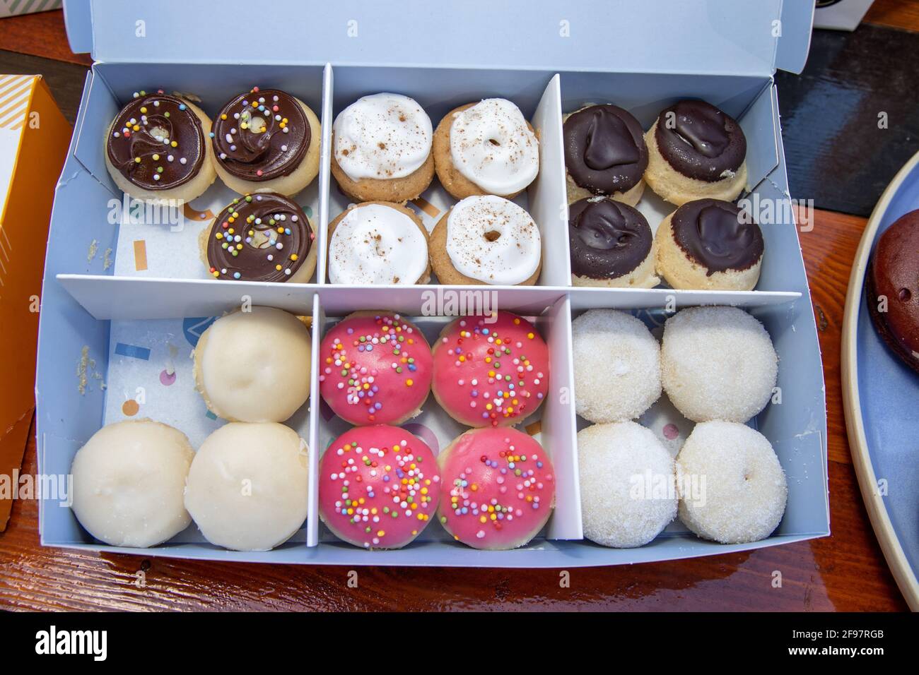 Selection of fresh donuts box hi-res stock photography and images - Alamy