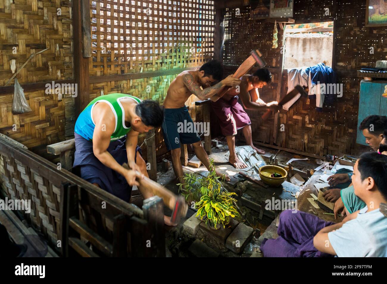 Gold beating hammer hi-res stock photography and images - Alamy