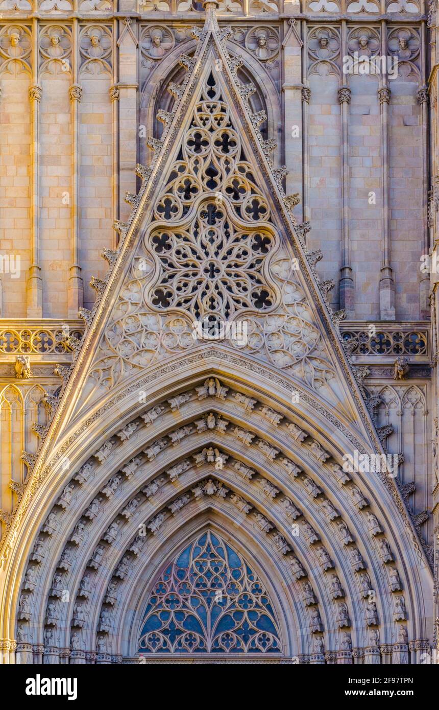 Detail of the main gate to the cathedral of Barcelona Stock Photo - Alamy