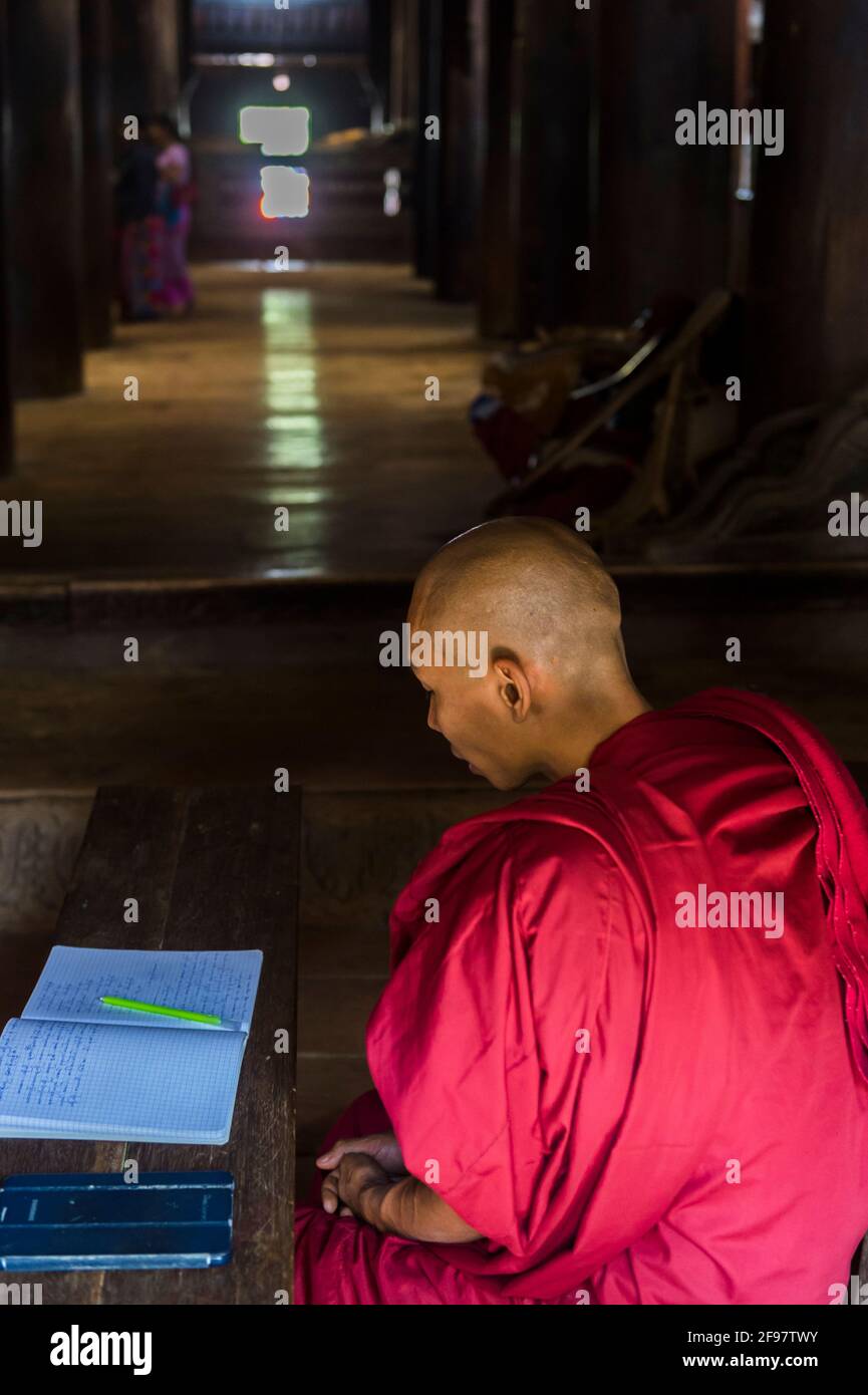 Back monk hi-res stock photography and images - Alamy