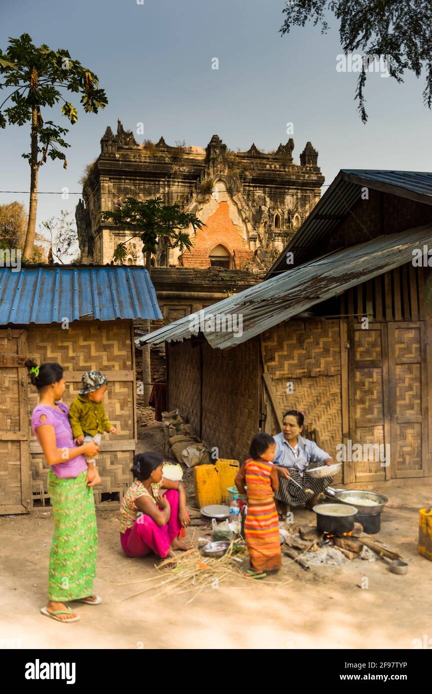 Aboriginal women and children hi-res stock photography and images - Alamy