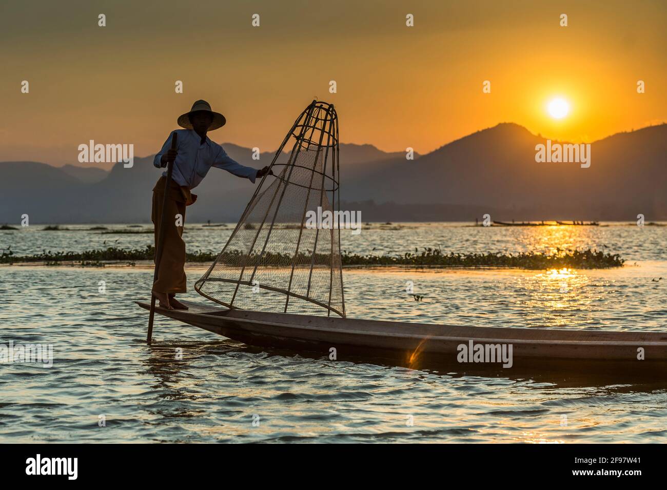 One legged man hi-res stock photography and images - Alamy