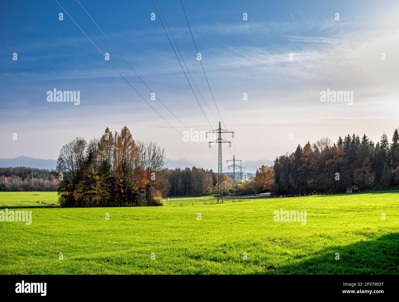 Overhead power lines hi-res stock photography and images - Alamy