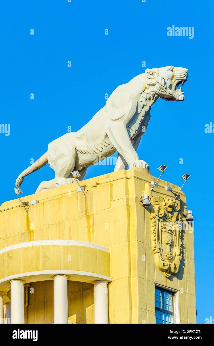 Statue situated on top hi-res stock photography and images - Alamy