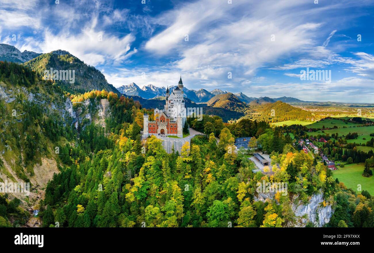 Close view hohenschwangau castle hi-res stock photography and images ...