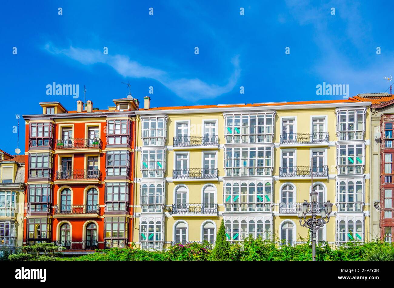 Colorful urban street architecture hi-res stock photography and images ...
