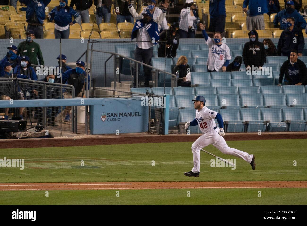 Los Angeles Dodgers first baseman Max Muncy (13) hits a 3 run homer ...