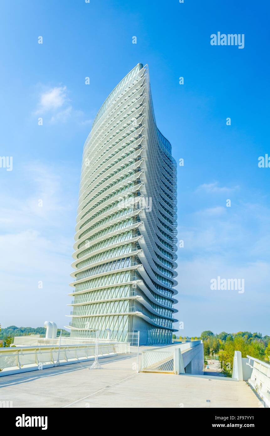 Aqua skyscraper hi-res stock photography and images - Alamy