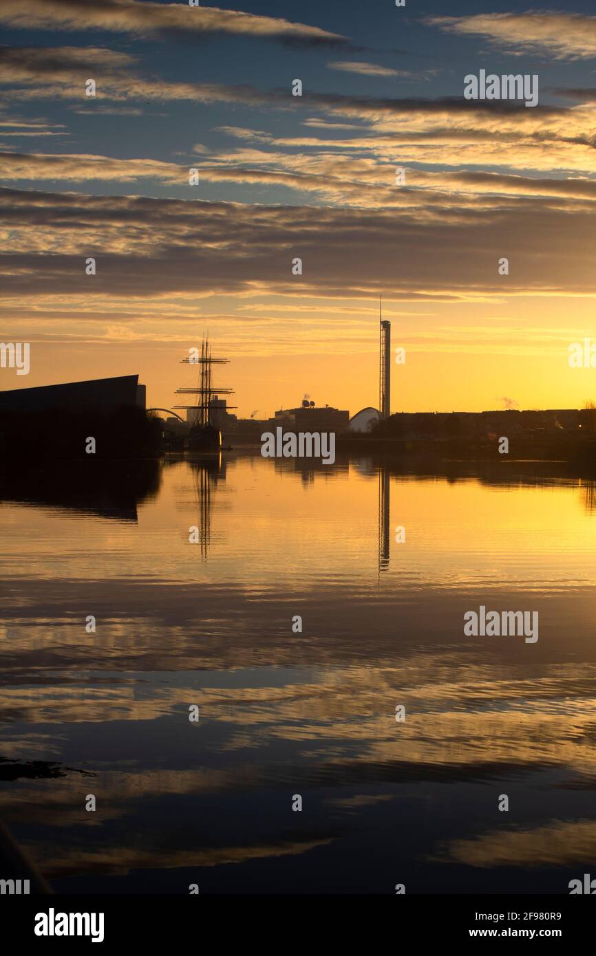 The river Clyde in Glasgow at sunrise Stock Photo - Alamy