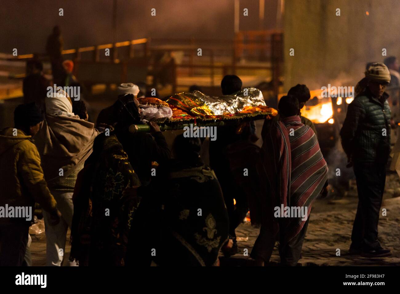 India, Varanasi, cremation ghat, people, fire, ceremony, burial Stock ...