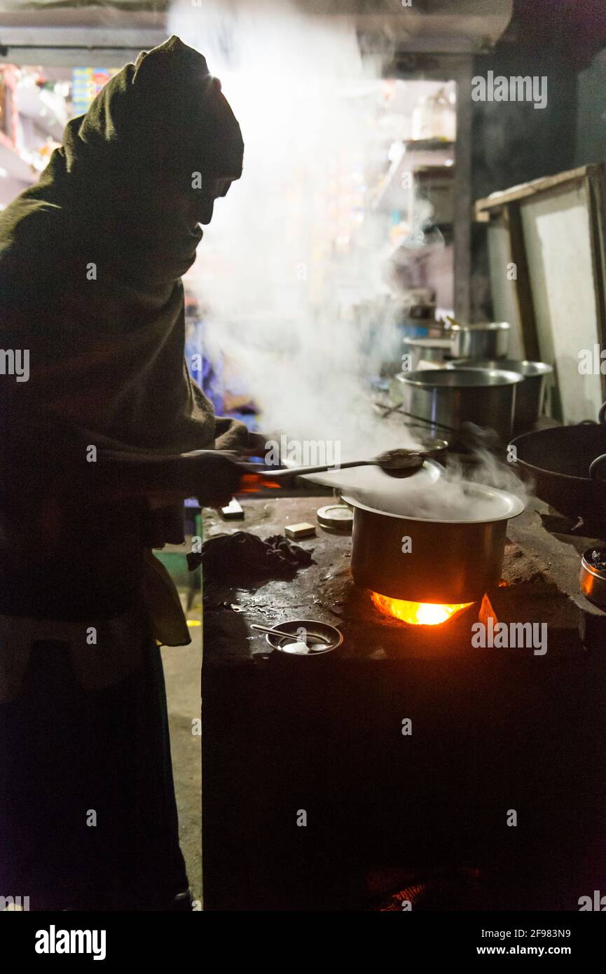 Aboriginal cooking hi-res stock photography and images - Alamy