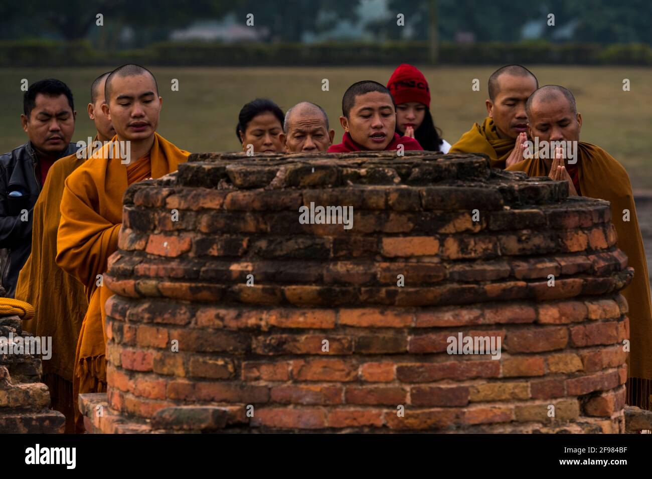 India, Vaishali, Ashoka stone pillar, praying monks Stock Photo - Alamy