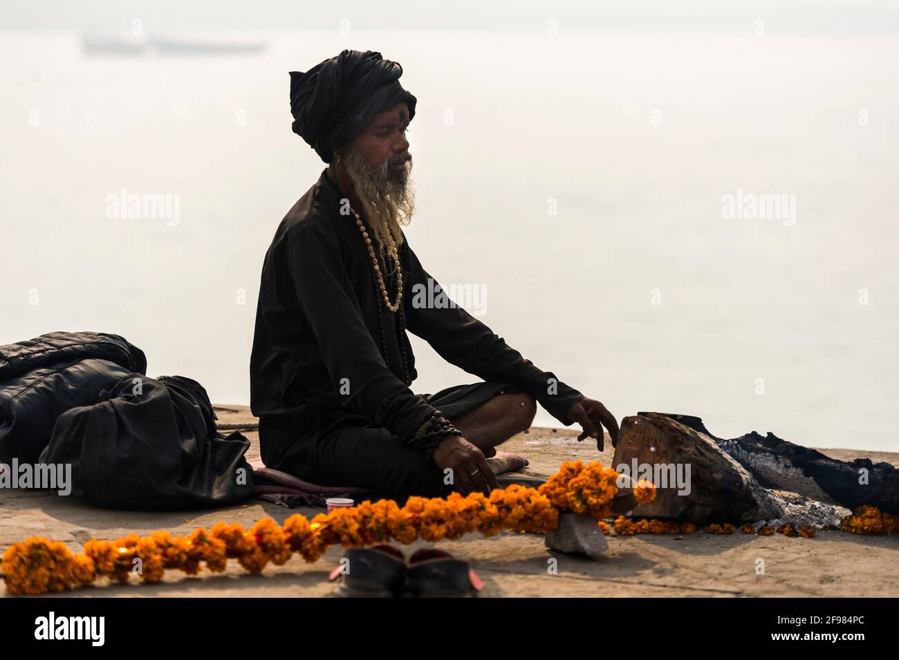 India, Varanasi, scenes at Dasaswamedh Ghat, Sadhu, meditation Stock ...