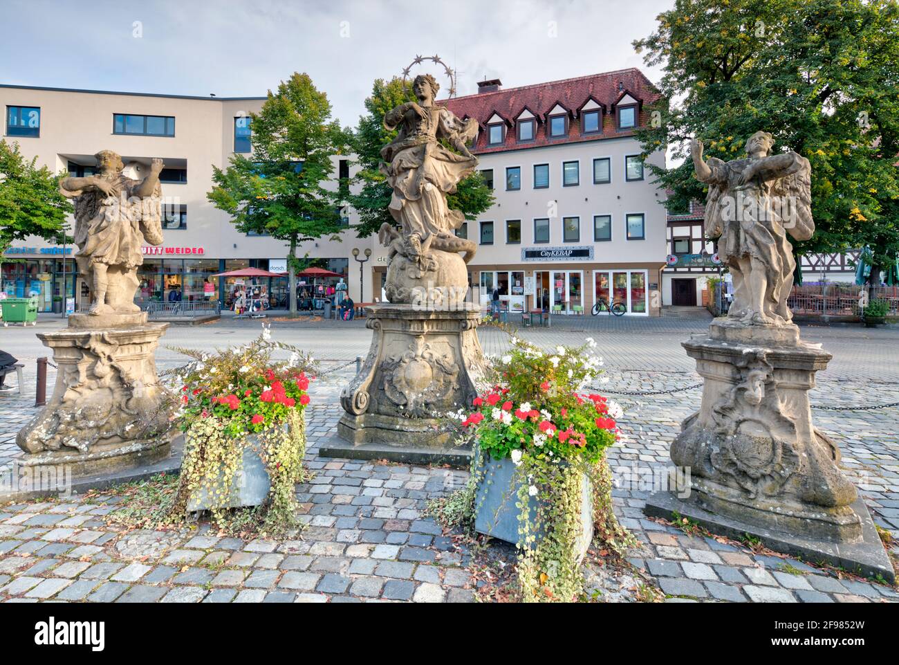 Paradeplatz, house facade, facade, window, floral decoration ...