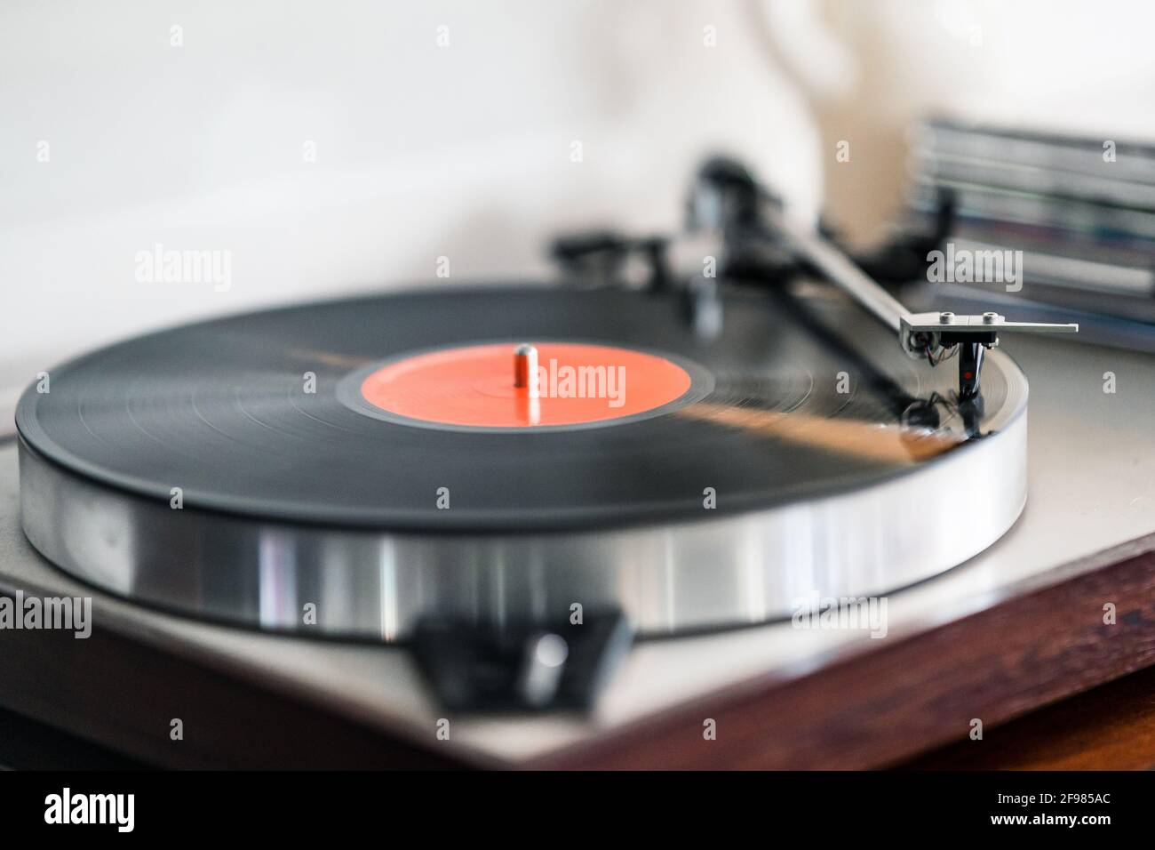 Vinyl record player playing a vinyl Stock Photo - Alamy