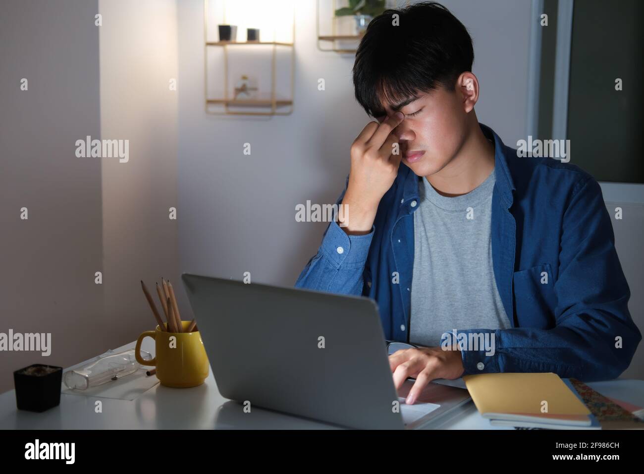 Overtime work hi-res stock photography and images - Alamy