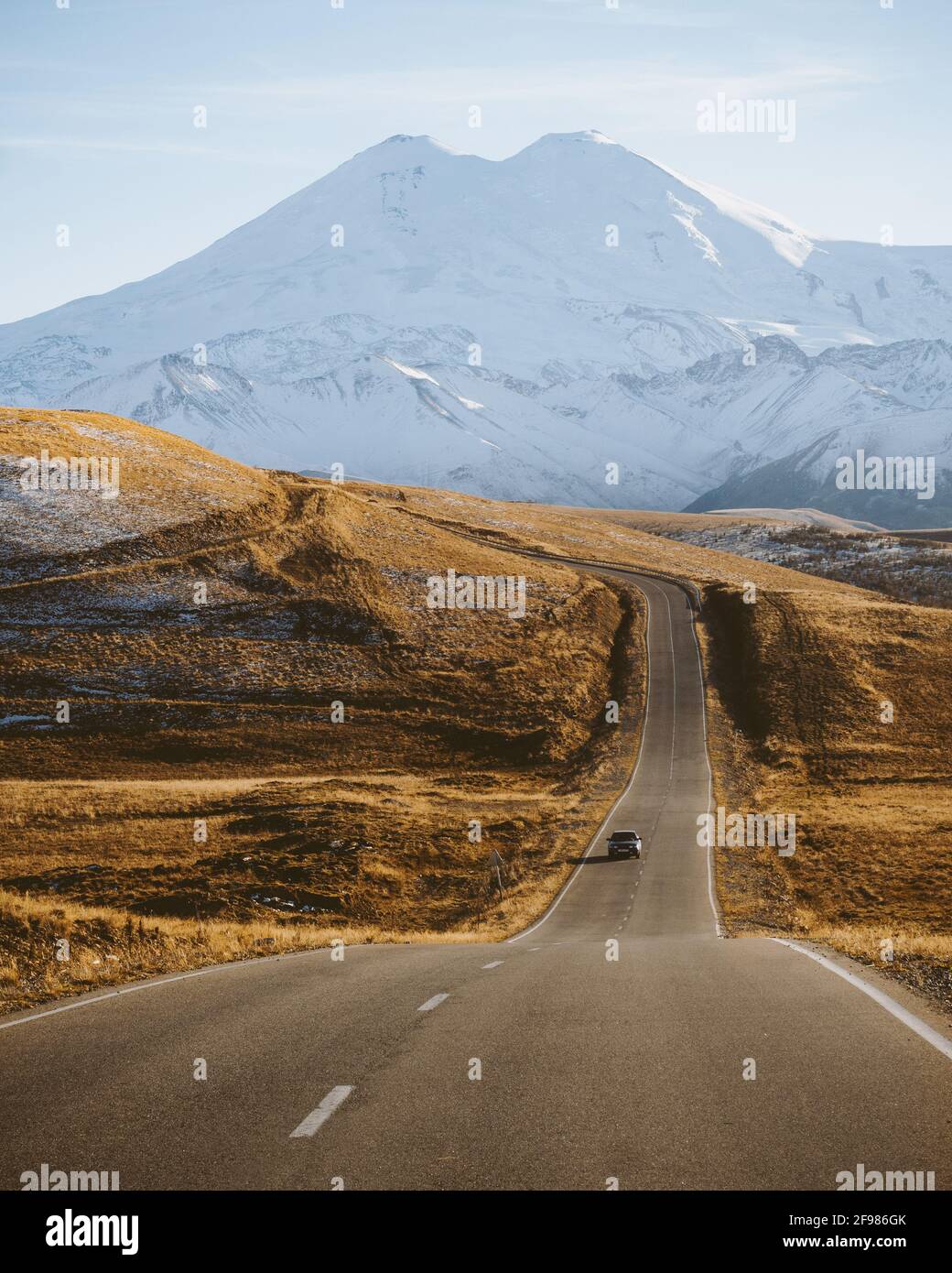 Epic road hi-res stock photography and images - Alamy