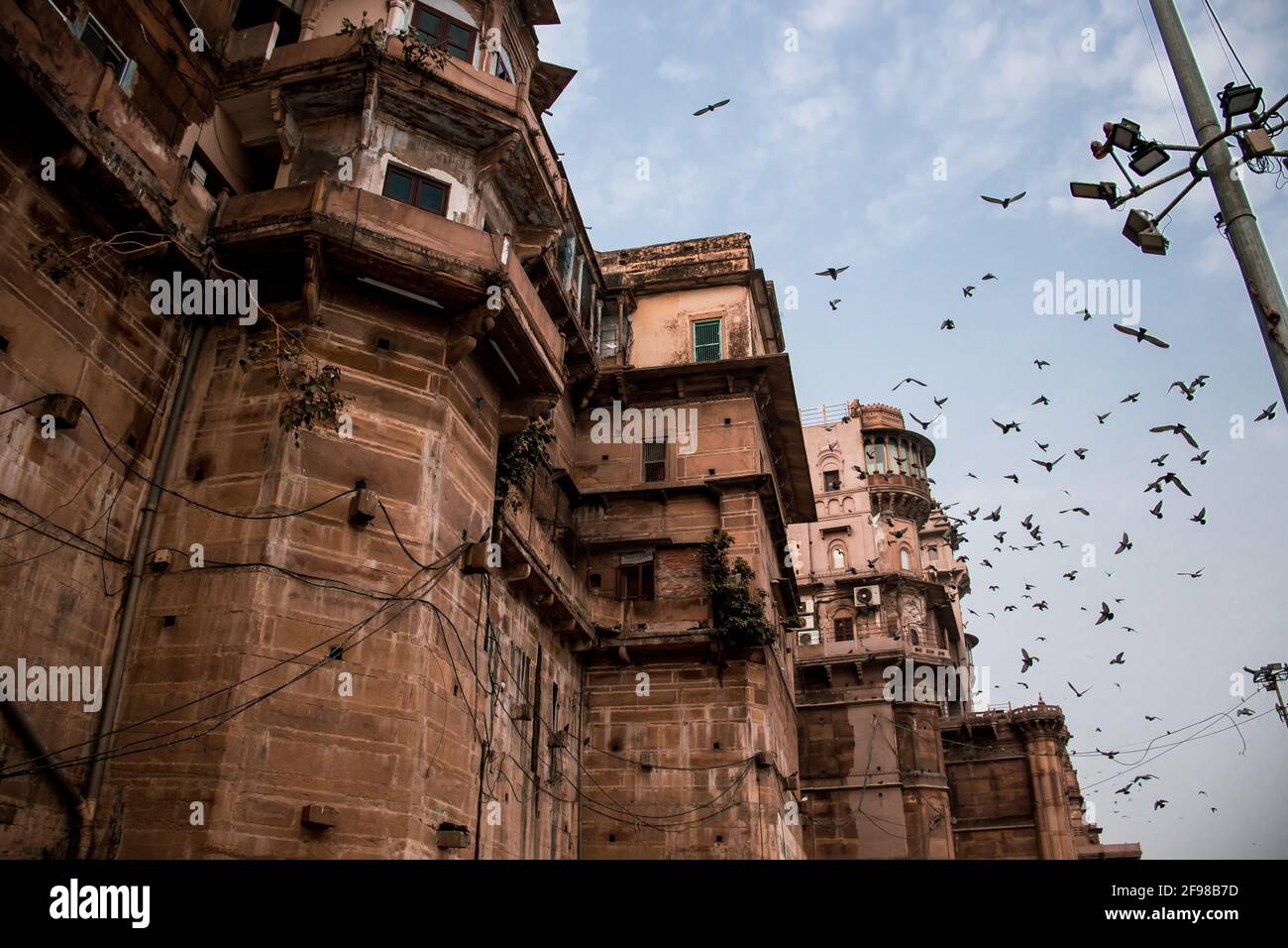 Varanasi street art hi-res stock photography and images - Alamy