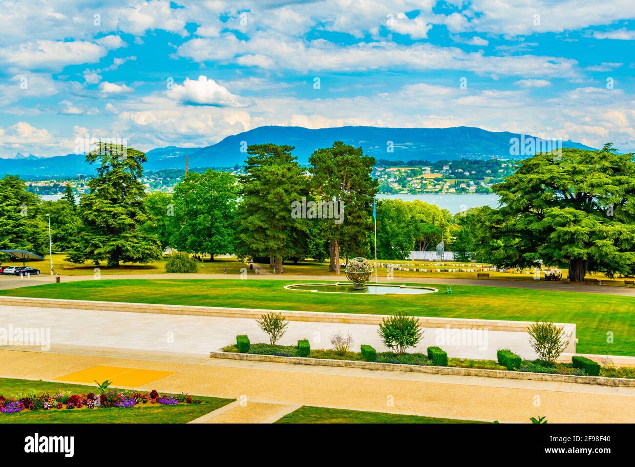 Park at the Palace of Nations building - seat of the United nations ...