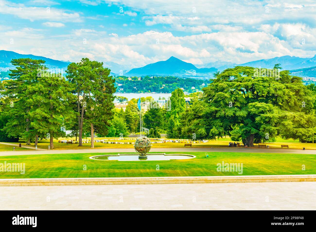 Park at the Palace of Nations building - seat of the United nations ...