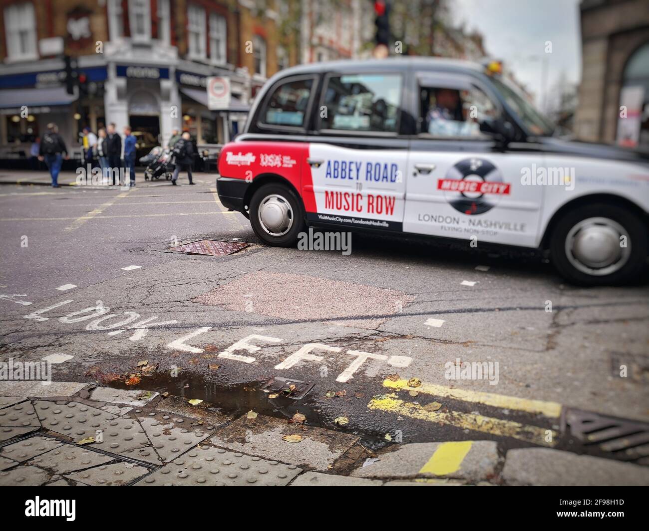 Traffic hand hi-res stock photography and images - Alamy