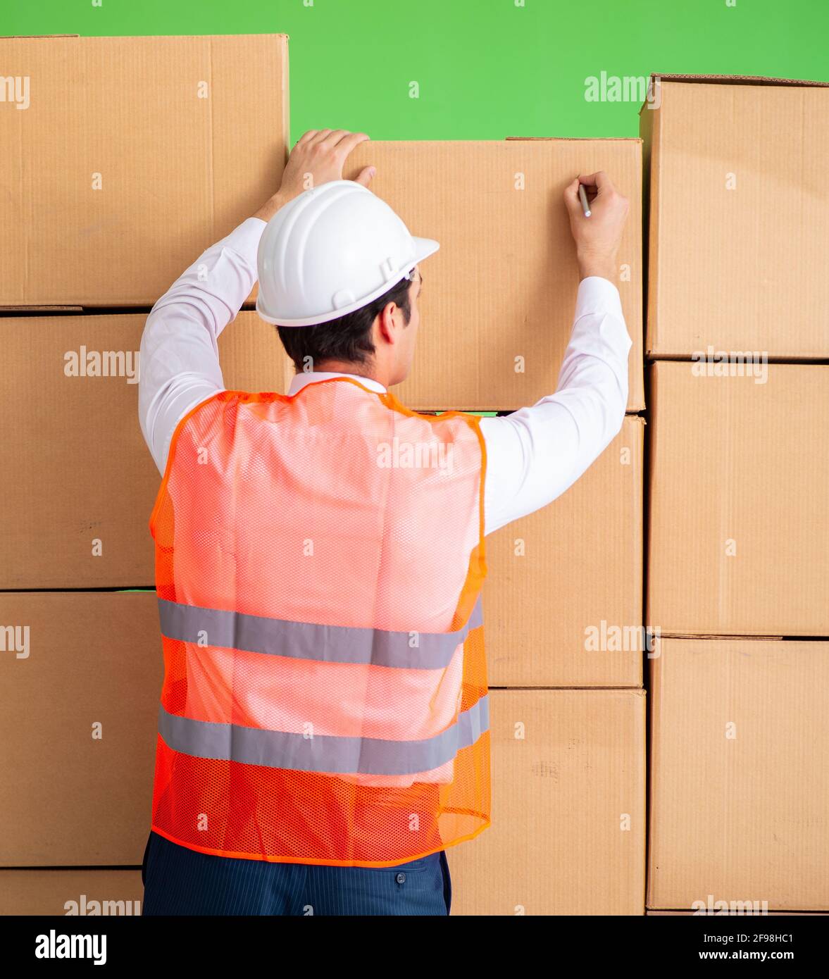 The man contractor working in box delivery relocation service Stock ...