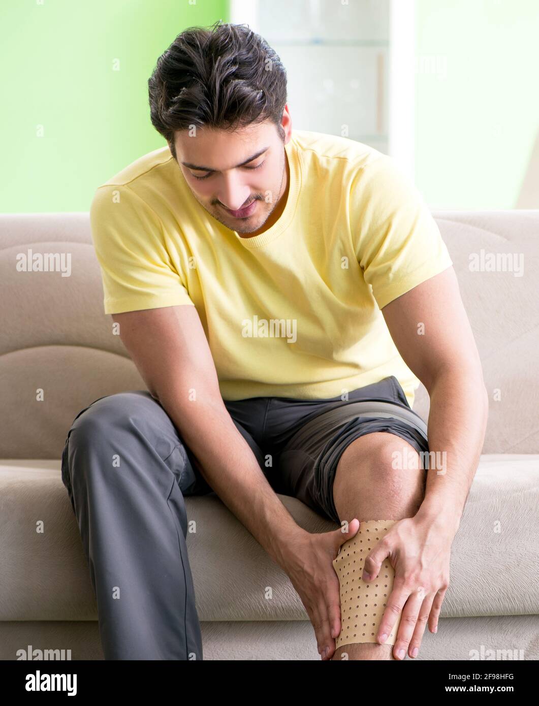 The man applying pepper capsicum plaster to relieve pain Stock Photo ...