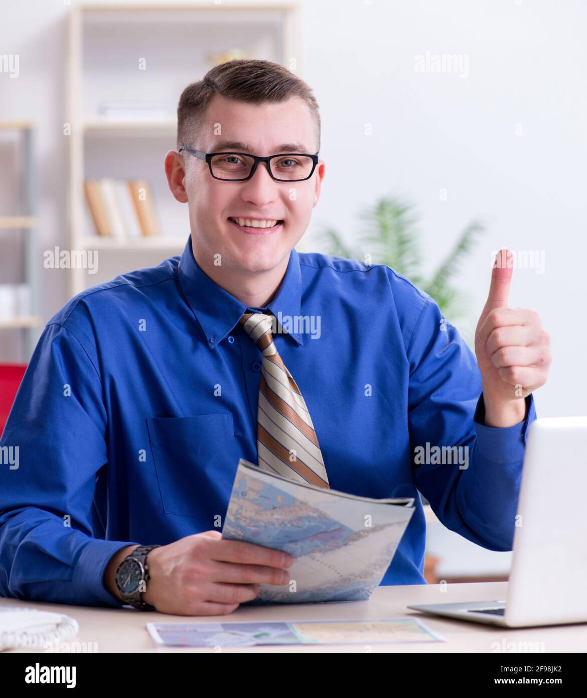 The young employee preparing for vacation trip Stock Photo - Alamy