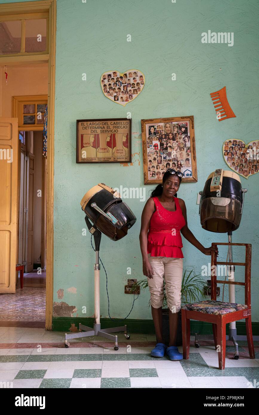 Hairdressing scene hi-res stock photography and images - Alamy