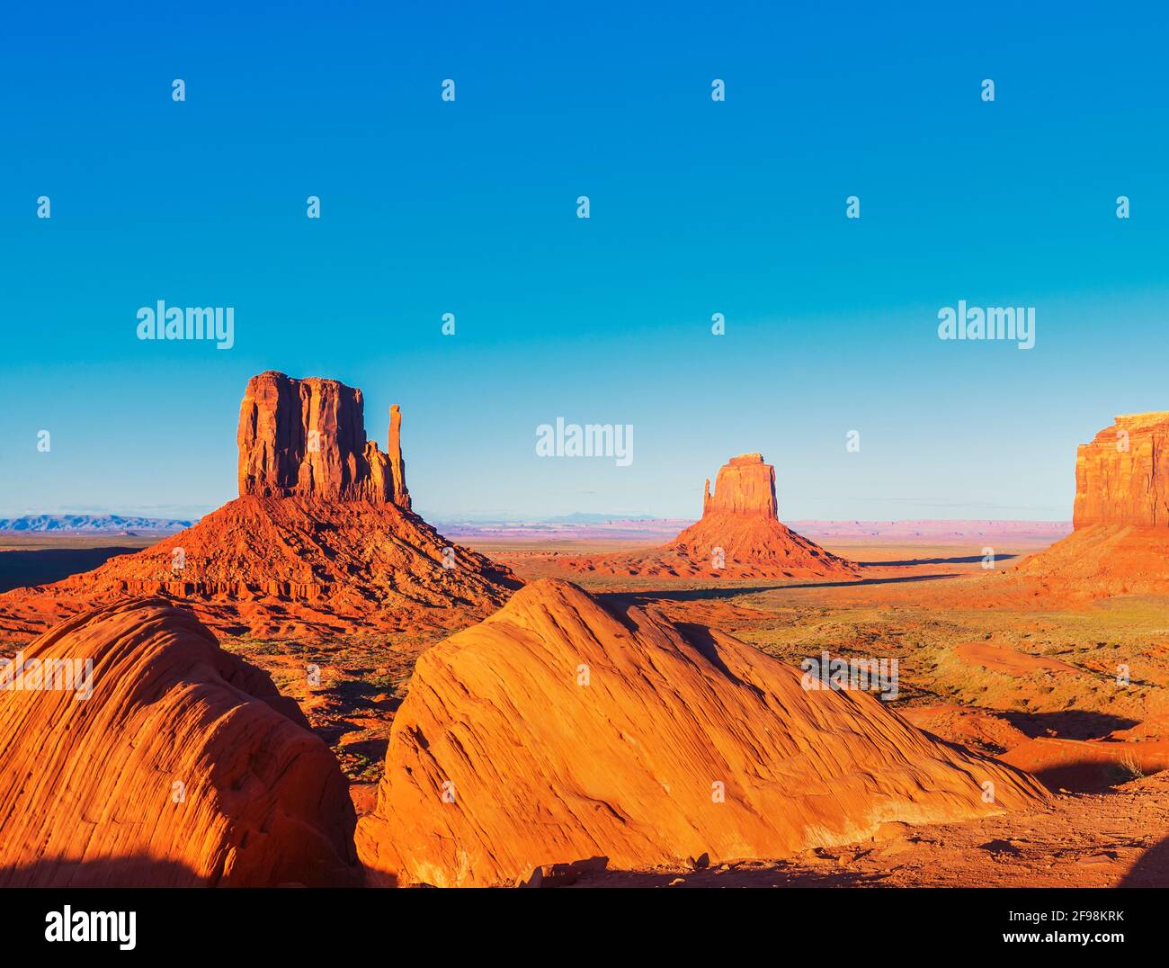 Arizona red rock sandstone monolith formation hi-res stock photography ...